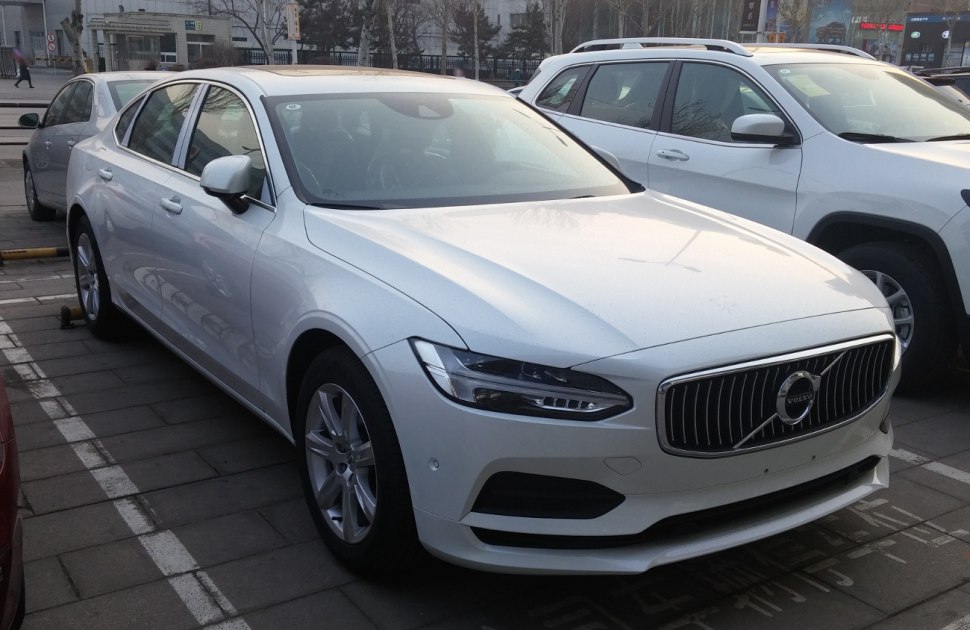 Volvo S90 technical specifications and fuel economy